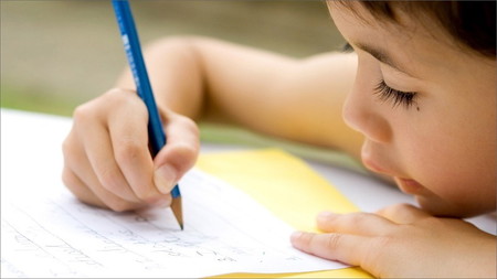 Mengenal Disgrafia pada Anak, Gejala dan Cara Mengatasi