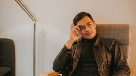 Surya Sahetapy anak Dewi Yull lulus Cum Laude di New York