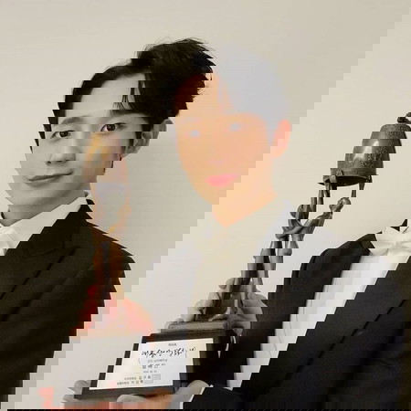 7 Potret Jung Hae In dan Fakta Menarik Tentangnya