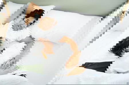 7 Posisi Seks Istri Pendek untuk Kenikmatan Maksimal Bersama Suami