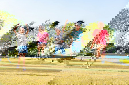 7 Tips Anak Bertemu Teman Saat Pandemi yang Aman