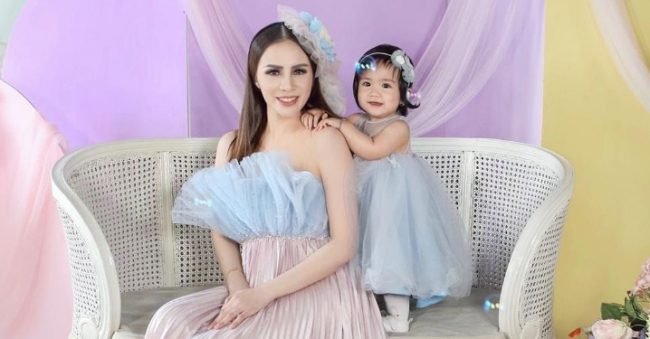 6 Potret Baby Bump Momo Geisha di Kehamilan Kedua, Makin Cantik!