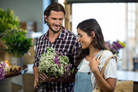 6 Tips Memilih Bunga untuk Istri yang Wajib Diketahui Para Suami
