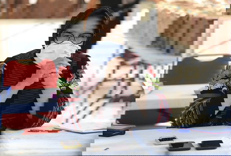 Profil Tri Rismaharini, Menteri Sosial yang Tak Lupa Perannya sebagai Istri