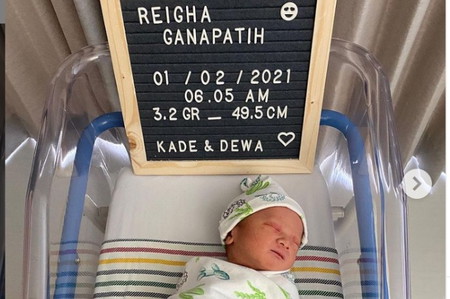 Kadek Devie Melahirkan Anak Ketiga, Ini Nama Bayinya