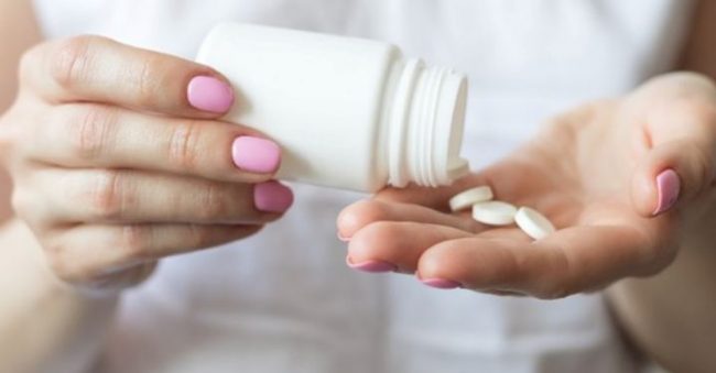 Aspirin - Manfaat, Dosis, Risiko dan Efek Samping