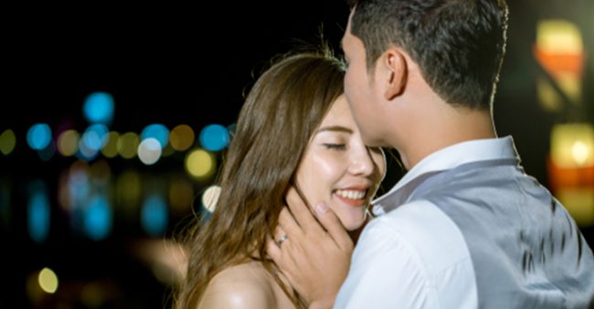 8 Manfaat Mencium Kening Istri Yang Wajib Diketahui Para Suami