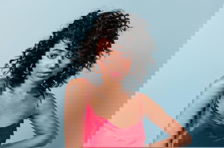 10 Cara Merawat Rambut Keriting di Rumah agar Tetap Indah dan Sehat