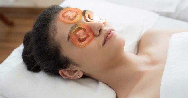 12 Masker Tomat Buatan Sendiri, Antioksidan Pencerah Kulit Alami