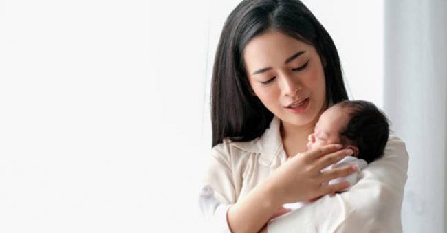 Bayi Digendong Tidur Ditaruh Bangun, Apa Penyebabnya?