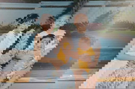 10 Foto Dua Anak Raditya Dika, Alinea dan Aksara