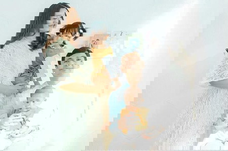 10 Foto Dua Anak Raditya Dika, Alinea dan Aksara