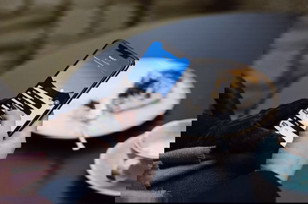 Phubbing: Arti, Gejala, Dampak, dan Cara Mengatasinya