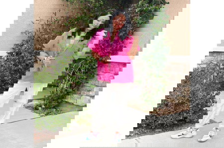 5 Potret Gaya Fashion Marshanda di Amerika, Tampil Kasual dan Sporty