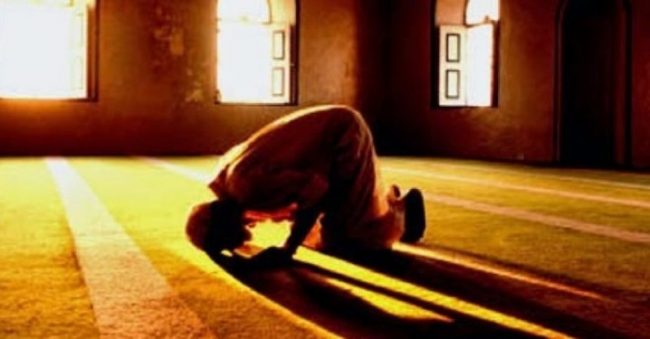 Tata Cara dan Bacaan Sujud Syukur yang Benar, Wujud Terima Kasih