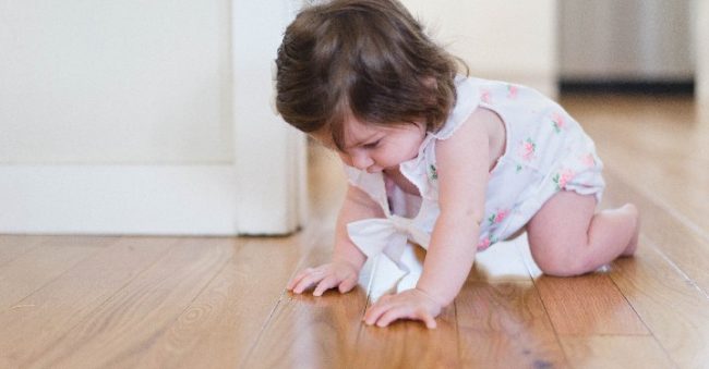 5 Tanda Bayi Akan Merangkak dan Cara Menstimulasinya