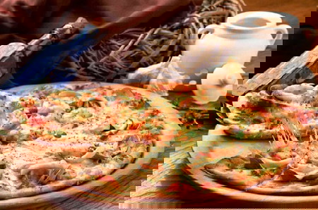 5 Resep Pizza Sederhana, Dijamin Semua Bisa Membuatnya!