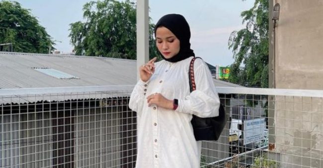 Profil Ocha Piliang Anak Angkat Elly Sugigi yang Modis dan Cantik