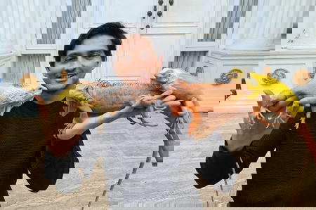 6 Artis yang Punya Hobi Unik, dari Cium Ketiak sampai Jarang Mandi