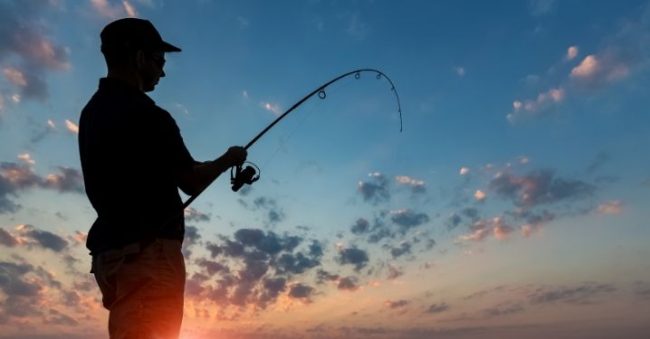 5 Persiapan Memancing Ikan dan 10 Alat Pancing yang Dibutuhkan