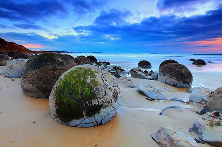 15 Pantai Unik di Dunia, Salah Satunya Ada di Indonesia!