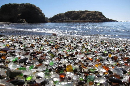 15 Pantai Unik di Dunia, Salah Satunya Ada di Indonesia!