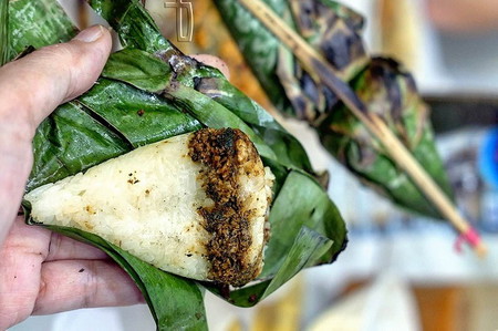 Pengkang Khas Pontianak, Lebih Nikmat dengan Cocolan Sambal Kepah