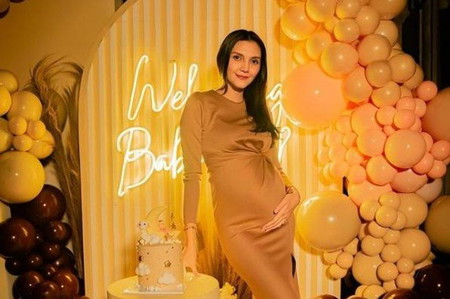 5 Potret dan Kabar Terbaru Alexa Key, Penyanyi Besutan Ahmad Dhani