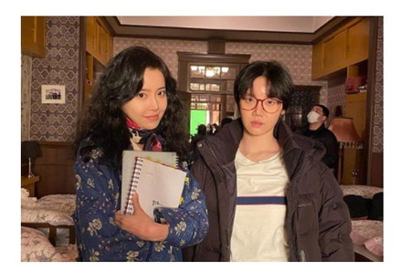 5 Potret Pemain Snowdrop di Balik Layar bersama Mendiang Kim Mi Soo