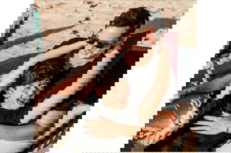 10 Potret Mike Lewis dan Anak, Ganteng dan Bule Banget