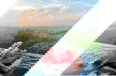 10 Potret Mike Lewis dan Anak, Ganteng dan Bule Banget