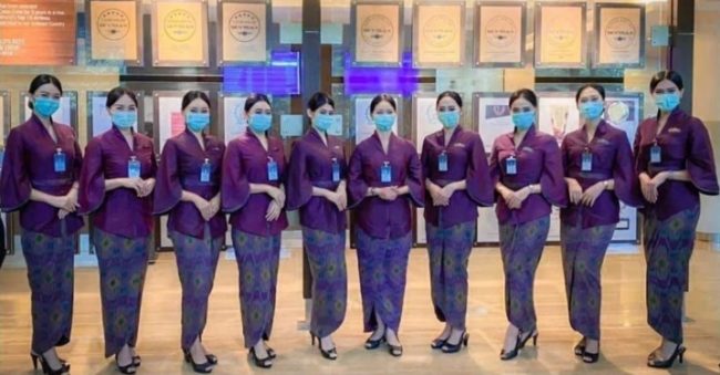 10 Potret Seragam Pramugari Garuda Indonesia Karya Didiet Maulana