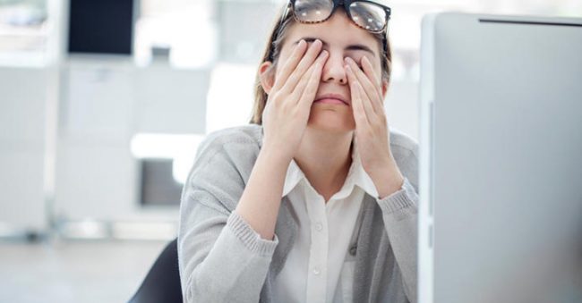 Screen Fatigue: Penyebab, Gejala, dan Cara Mengatasi