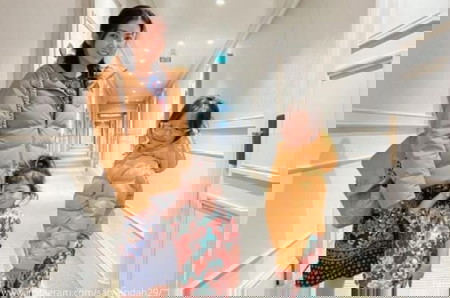 11 Potret Artis Hobi Pakai Daster, Ada yang Dipakai Liburan!