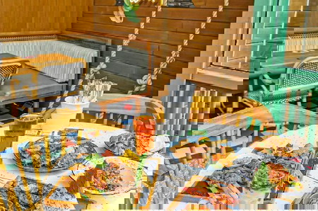 16 Rekomendasi Tempat Makan di PIK yang Cocok untuk Keluarga