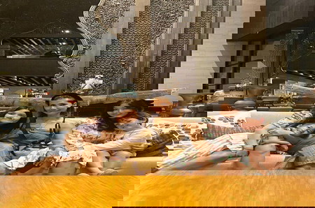 6 Potret Nadia Mulya Berlibur Bawa 4 Anak