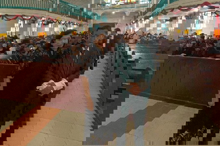 7 Potret Hotman Paris dan Istri yang Jarang Terekspos!