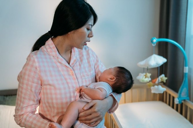 Blocked Breast Milk Duct: Symptoms, Causes, and How to Treat It