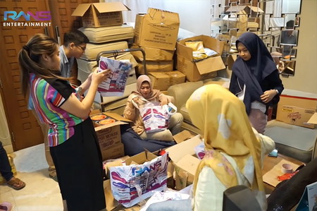 10 Momen Raffi Ahmad Bagikan Hampers Karyawan RANS