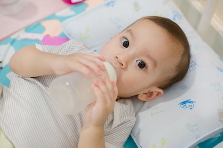 25 Kado untuk Bayi Baru Lahir, Bermanfaat dan Pasti Dipakai