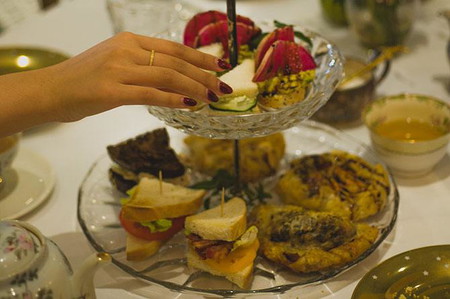 Budaya Minum Teh di Inggris, Afternoon Tea dan High Tea, Apa Bedanya?