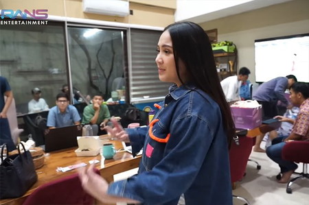 10 Momen Raffi Ahmad Bagikan Hampers Karyawan RANS
