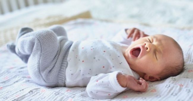 8 Penyebab Bayi Tidur Sebentar Bangun & Tips Mengatasinya