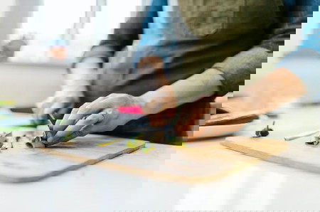 4 Cara Memotong Timun dan Menyimpannya Agar Tahan Lama