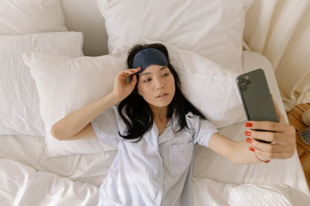 Sleep Call Jadi Tren di Kalangan Pasangan LDR, Cek Dulu 5 Bahayanya