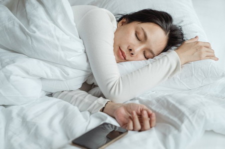 Sleep Call Jadi Tren di Kalangan Pasangan LDR, Cek Dulu 5 Bahayanya