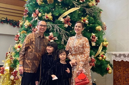 10 Tahun Menikah, Ini Potret Keharmonisan Astrid Tiar dan suami