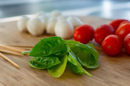 9 Manfaat Daun Basil bagi Kesehatan Tubuh, Beserta Efek Sampingnya