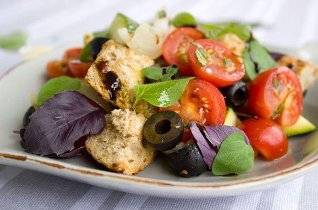 9 Manfaat Daun Basil bagi Kesehatan Tubuh, Beserta Efek Sampingnya