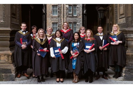 6 Toga Wisuda Universitas Dunia, Mana yang Jadi Favorit?